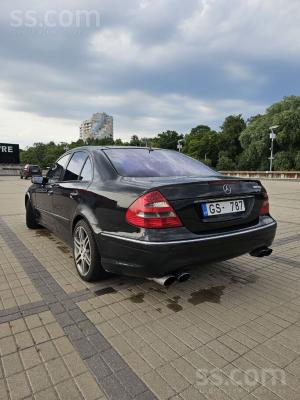 Black Mercedes-Benz E 320 2003 in Riga, with an engine capacity of 3.20 L and mileage of 364 thousand km for 5000 €, photo 6 on AUTOMOTO.COM.LV