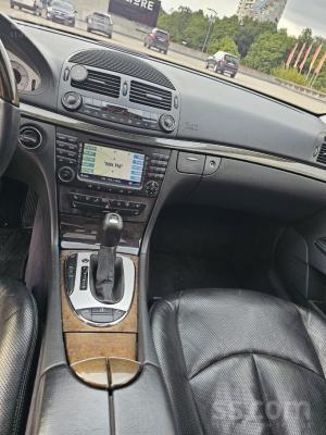 Black Mercedes-Benz E 320 2003 in Riga, with an engine capacity of 3.20 L and mileage of 364 thousand km for 5000 €, photo 11 on AUTOMOTO.COM.LV