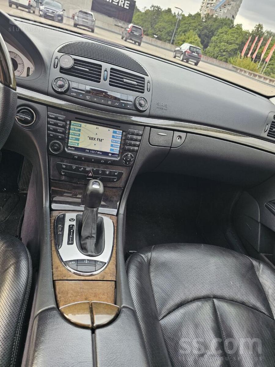 Black Mercedes-Benz E 320 2003 in Riga, with an engine capacity of 3.20 L and mileage of 364 thousand km for 5000 €, photo 11 on AUTOMOTO.COM.LV