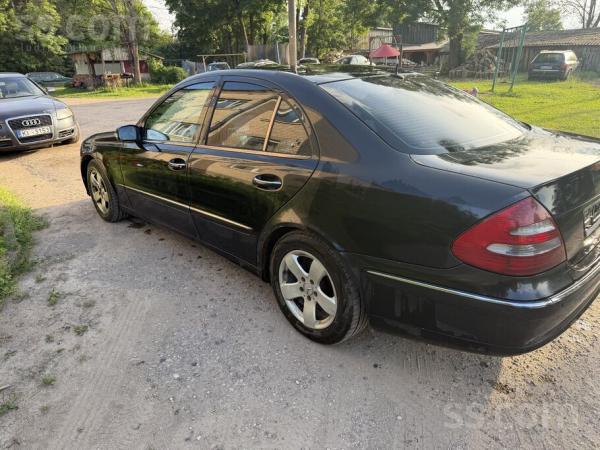 Melns Mercedes-Benz E 320 2003 Daugavpils, ar dzinēja tilpumu 3.20 L un nobraukumu 346 tūkst. km par 1750 €, foto 3 vietnē AUTOMOTO.COM.LV