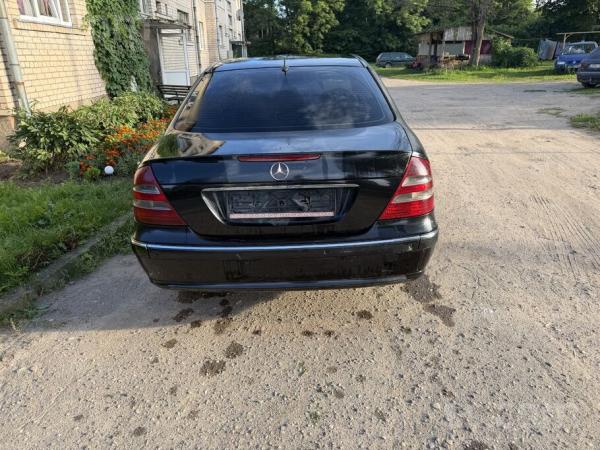 Melns Mercedes-Benz E 320 2003 Daugavpils, ar dzinēja tilpumu 3.20 L un nobraukumu 346 tūkst. km par 1750 €, foto 4 vietnē AUTOMOTO.COM.LV