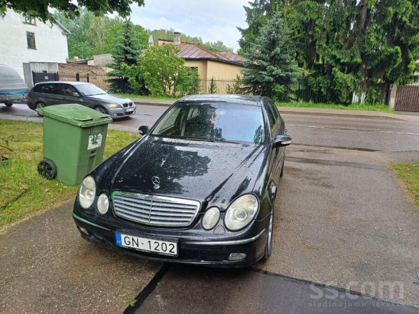 Black Mercedes-Benz E 320 2004 in Riga, with an engine capacity of 3.20 L and mileage of 396 thousand km for 4000 €, photo 1 on AUTOMOTO.COM.LV