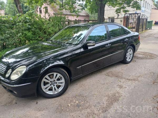 Black Mercedes-Benz E 320 2004 in Riga, with an engine capacity of 3.20 L and mileage of 396 thousand km for 4000 €, photo 5 on AUTOMOTO.COM.LV