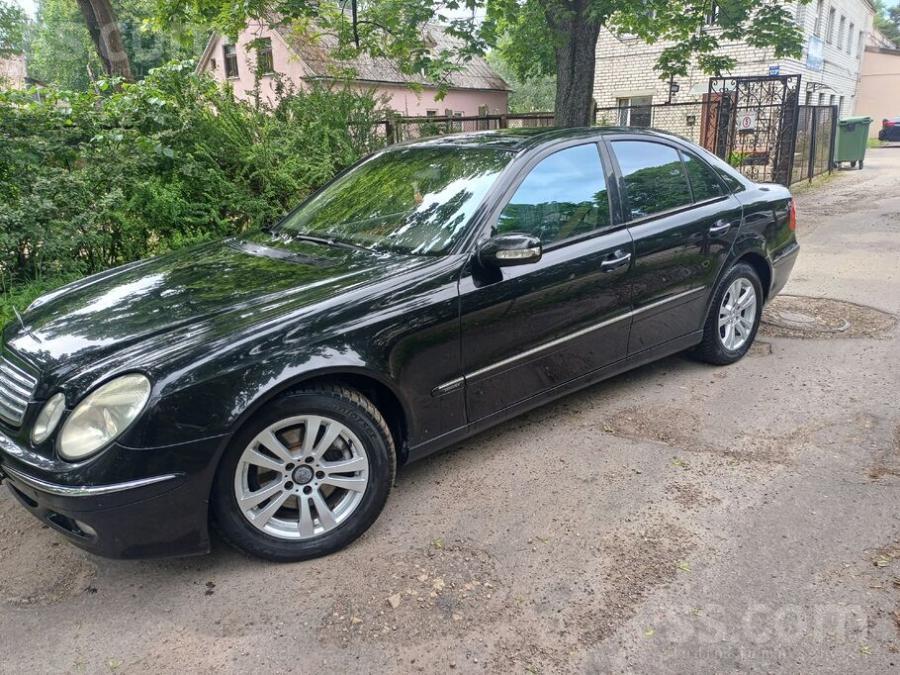 Black Mercedes-Benz E 320 2004 in Riga, with an engine capacity of 3.20 L and mileage of 396 thousand km for 4000 €, photo 5 on AUTOMOTO.COM.LV