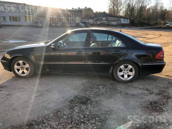 Black Mercedes-Benz E 320 2004 in Riga, with an engine capacity of 3.20 L and mileage of 591 thousand km for 1250 €, photo 5 on AUTOMOTO.COM.LV