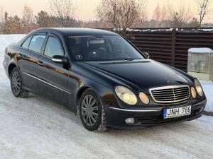 Black Mercedes-Benz E 320 2004 in Vilnius, with an engine capacity of 3.22 L and mileage of 480 thousand km for 1500 €, photo 4 on AUTOMOTO.COM.LV