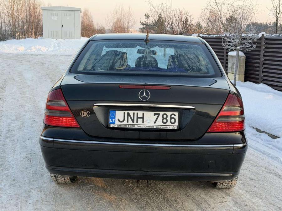 Black Mercedes-Benz E 320 2004 in Vilnius, with an engine capacity of 3.22 L and mileage of 480 thousand km for 1500 €, photo 7 on AUTOMOTO.COM.LV