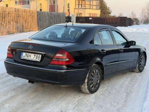 Black Mercedes-Benz E 320 2004 in Vilnius, with an engine capacity of 3.22 L and mileage of 480 thousand km for 1500 €, photo 8 on AUTOMOTO.COM.LV
