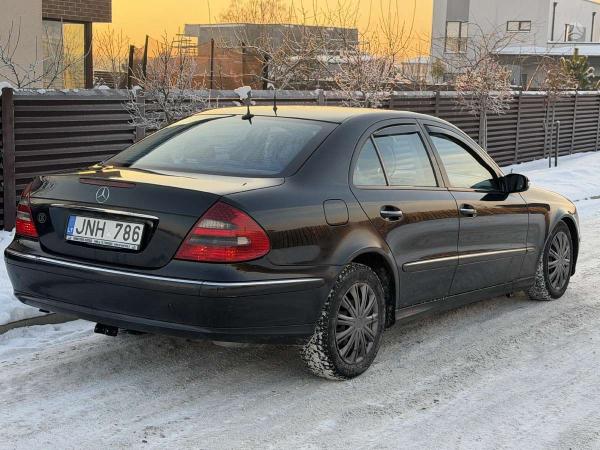 Melns Mercedes-Benz E 320 2004 Viļņa, ar dzinēja tilpumu 3.22 L un nobraukumu 480 tūkst. km par 1500 €, foto 10 vietnē AUTOMOTO.COM.LV