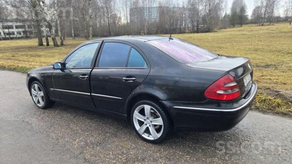 Black Mercedes-Benz E 320 2004 in Jelgava, with an engine capacity of 3.20 L and mileage of 0 thousand km for 2760 €, photo 4 on AUTOMOTO.COM.LV