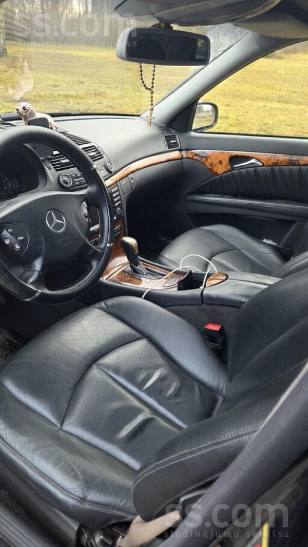 Black Mercedes-Benz E 320 2004 in Jelgava, with an engine capacity of 3.20 L and mileage of 0 thousand km for 2760 €, photo 5 on AUTOMOTO.COM.LV