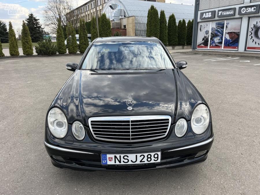 Black Mercedes-Benz E 320 2004 in Alytus, with an engine capacity of 3.20 L and mileage of 340 thousand km for 3650 €, photo 3 on AUTOMOTO.COM.LV