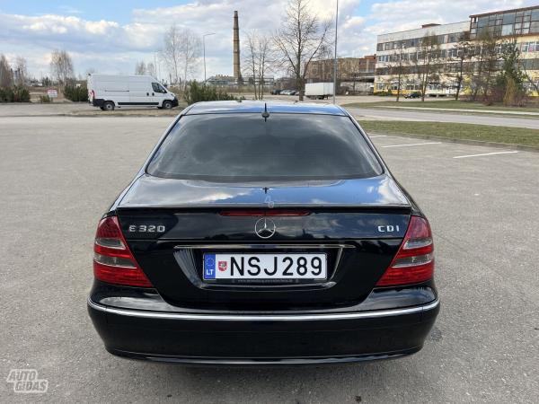 Black Mercedes-Benz E 320 2004 in Alytus, with an engine capacity of 3.20 L and mileage of 340 thousand km for 3650 €, photo 6 on AUTOMOTO.COM.LV