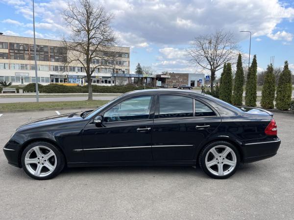 Black Mercedes-Benz E 320 2004 in Alytus, with an engine capacity of 3.20 L and mileage of 340 thousand km for 3650 €, photo 8 on AUTOMOTO.COM.LV
