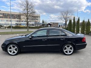 Black Mercedes-Benz E 320 2004 in Alytus, with an engine capacity of 3.20 L and mileage of 340 thousand km for 3650 €, photo 9 on AUTOMOTO.COM.LV