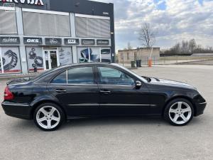 Black Mercedes-Benz E 320 2004 in Alytus, with an engine capacity of 3.20 L and mileage of 340 thousand km for 3650 €, photo 10 on AUTOMOTO.COM.LV