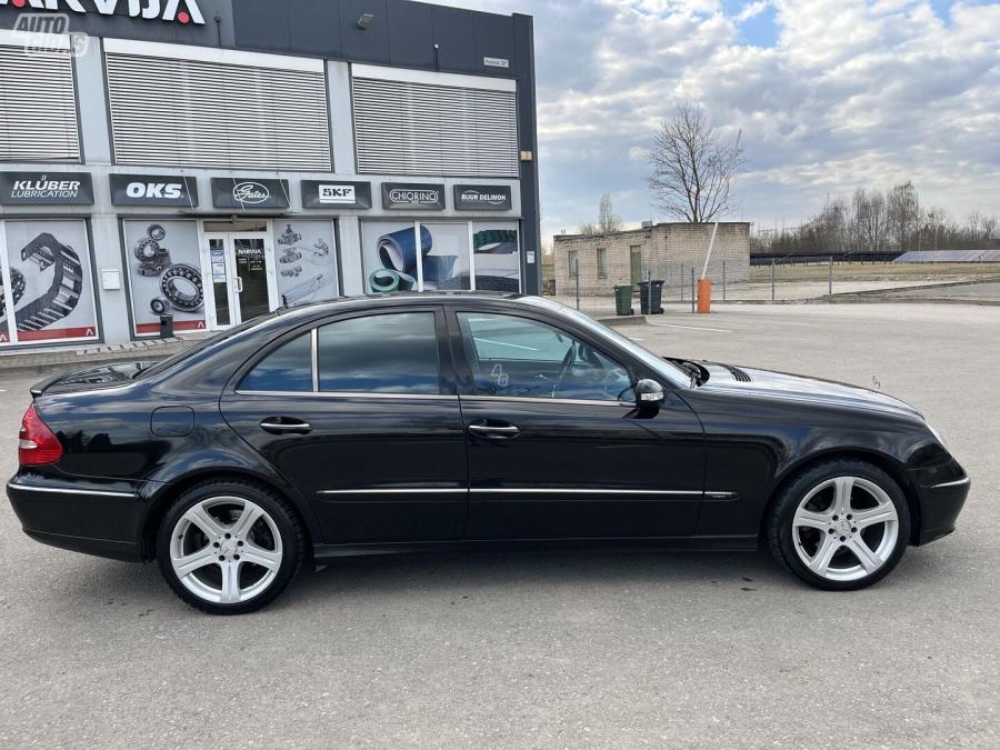 Black Mercedes-Benz E 320 2004 in Alytus, with an engine capacity of 3.20 L and mileage of 340 thousand km for 3650 €, photo 10 on AUTOMOTO.COM.LV