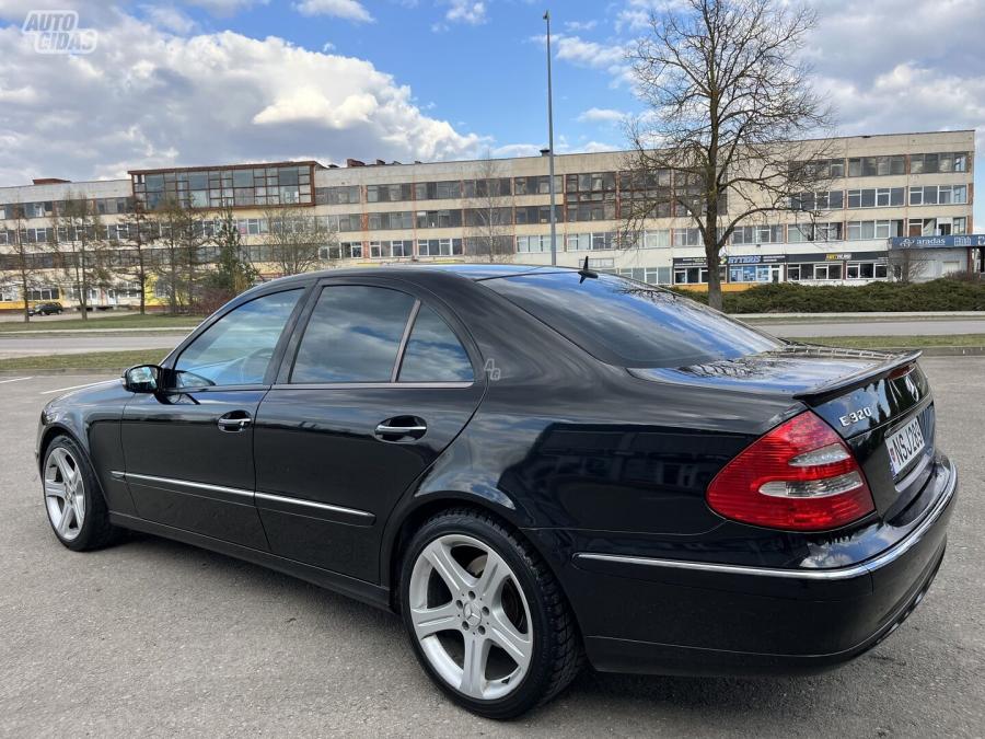 Black Mercedes-Benz E 320 2004 in Alytus, with an engine capacity of 3.20 L and mileage of 340 thousand km for 3650 €, photo 13 on AUTOMOTO.COM.LV