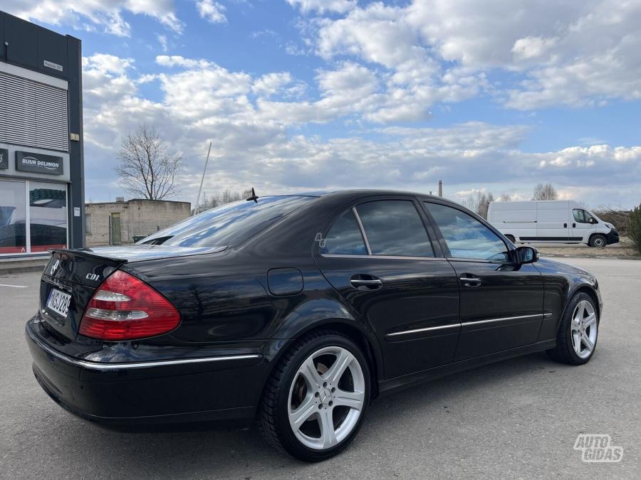 Black Mercedes-Benz E 320 2004 in Alytus, with an engine capacity of 3.20 L and mileage of 340 thousand km for 3650 €, photo 14 on AUTOMOTO.COM.LV