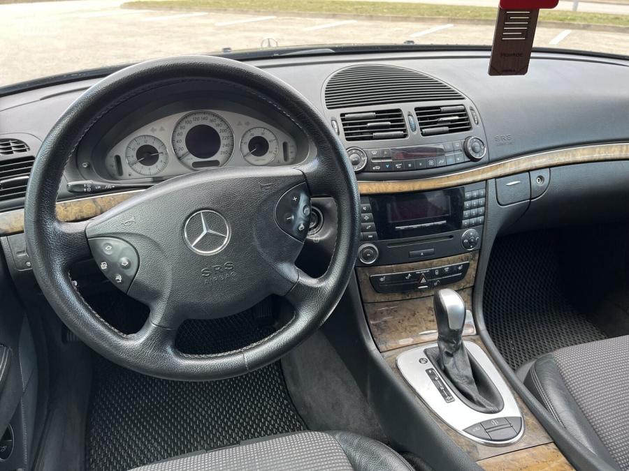 Black Mercedes-Benz E 320 2004 in Alytus, with an engine capacity of 3.20 L and mileage of 340 thousand km for 3650 €, photo 24 on AUTOMOTO.COM.LV