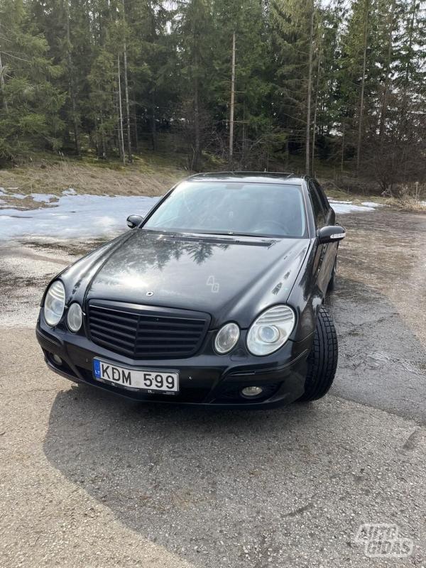 Black Mercedes-Benz E 320 2004 in Radviliskis, with an engine capacity of 3.10 L and mileage of 356 thousand km for 2200 €, photo 1 on AUTOMOTO.COM.LV