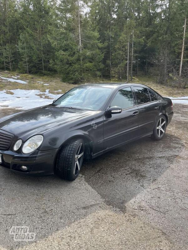 Black Mercedes-Benz E 320 2004 in Radviliskis, with an engine capacity of 3.10 L and mileage of 356 thousand km for 2200 €, photo 2 on AUTOMOTO.COM.LV