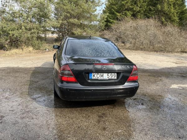 Black Mercedes-Benz E 320 2004 in Radviliskis, with an engine capacity of 3.10 L and mileage of 356 thousand km for 2200 €, photo 4 on AUTOMOTO.COM.LV
