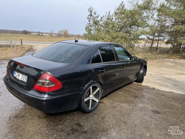Black Mercedes-Benz E 320 2004 in Radviliskis, with an engine capacity of 3.10 L and mileage of 356 thousand km for 2200 €, photo 5 on AUTOMOTO.COM.LV