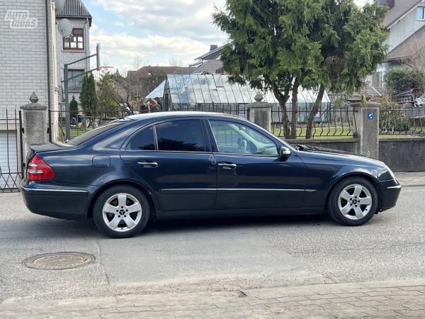 Melns Mercedes-Benz E 320 2004 Klaipėda, ar dzinēja tilpumu 3.20 L un nobraukumu 400 tūkst. km par 1650 €, foto 5 vietnē AUTOMOTO.COM.LV