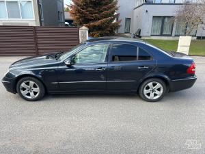 Melns Mercedes-Benz E 320 2004 Klaipėda, ar dzinēja tilpumu 3.20 L un nobraukumu 400 tūkst. km par 1650 €, foto 9 vietnē AUTOMOTO.COM.LV