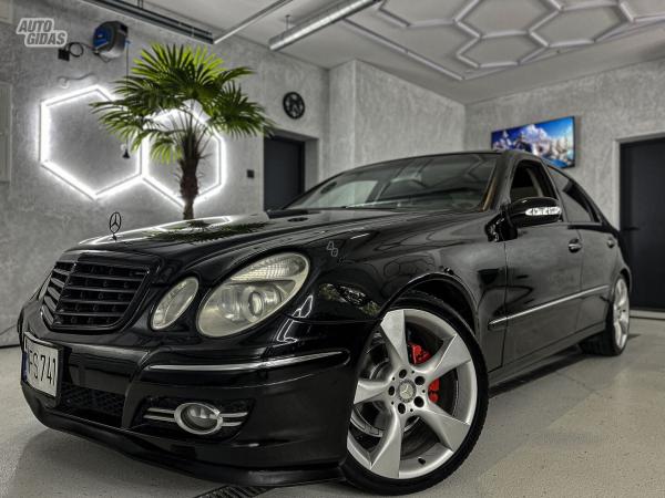 Black Mercedes-Benz E 320 2004 in Kaunas, with an engine capacity of 3.20 L and mileage of 368 thousand km for 4550 €, photo 1 on AUTOMOTO.COM.LV