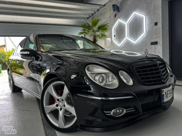 Black Mercedes-Benz E 320 2004 in Kaunas, with an engine capacity of 3.20 L and mileage of 368 thousand km for 4550 €, photo 2 on AUTOMOTO.COM.LV