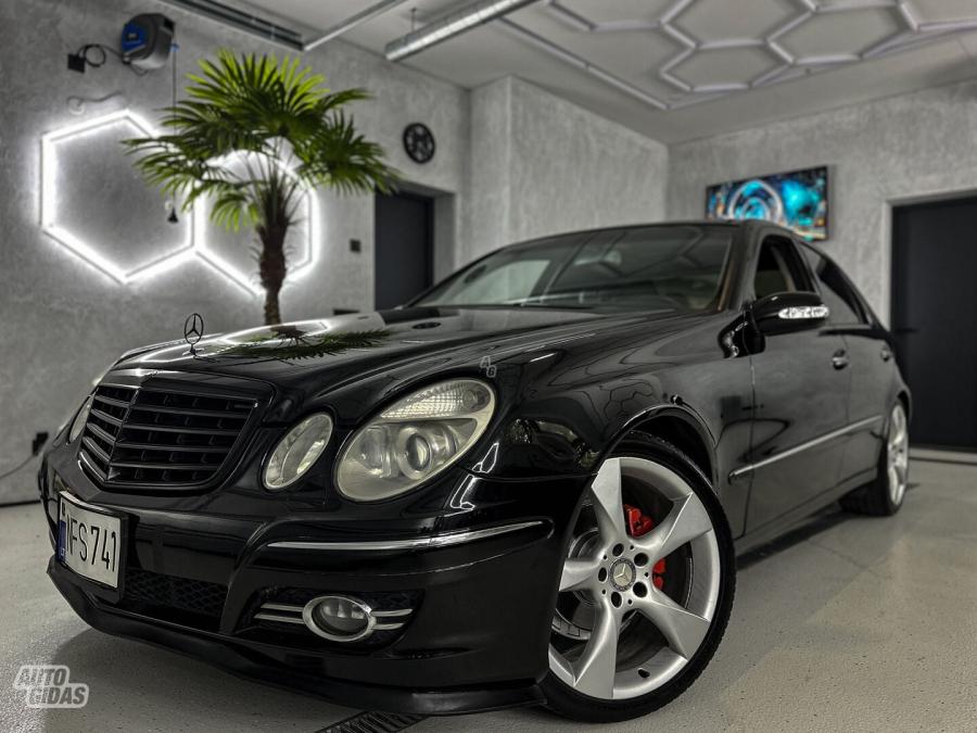 Black Mercedes-Benz E 320 2004 in Kaunas, with an engine capacity of 3.20 L and mileage of 368 thousand km for 4550 €, photo 4 on AUTOMOTO.COM.LV