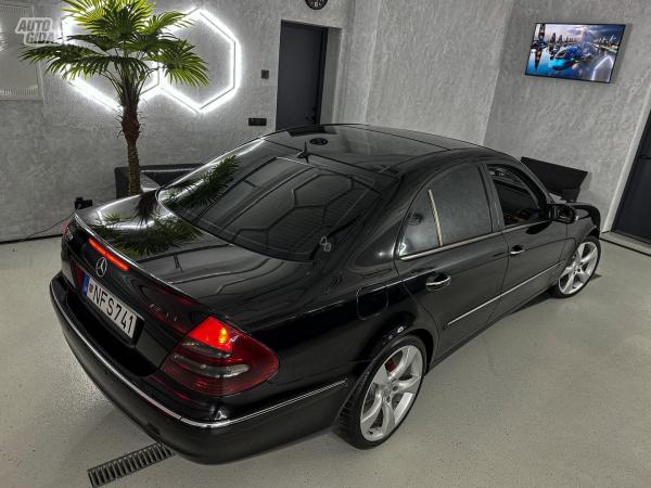 Black Mercedes-Benz E 320 2004 in Kaunas, with an engine capacity of 3.20 L and mileage of 368 thousand km for 4550 €, photo 5 on AUTOMOTO.COM.LV