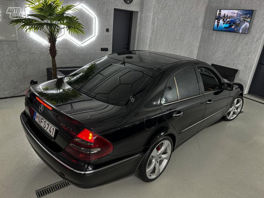 Black Mercedes-Benz E 320 2004 in Kaunas, with an engine capacity of 3.20 L and mileage of 368 thousand km for 4550 €, photo 6 on AUTOMOTO.COM.LV