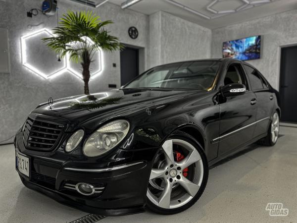 Black Mercedes-Benz E 320 2004 in Kaunas, with an engine capacity of 3.20 L and mileage of 368 thousand km for 4550 €, photo 6 on AUTOMOTO.COM.LV