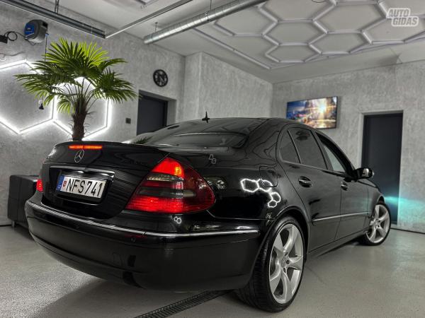 Black Mercedes-Benz E 320 2004 in Kaunas, with an engine capacity of 3.20 L and mileage of 368 thousand km for 4550 €, photo 9 on AUTOMOTO.COM.LV