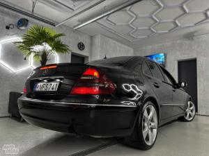 Black Mercedes-Benz E 320 2004 in Kaunas, with an engine capacity of 3.20 L and mileage of 368 thousand km for 4550 €, photo 12 on AUTOMOTO.COM.LV