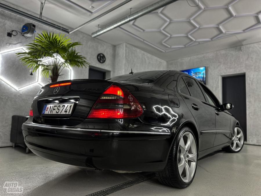 Black Mercedes-Benz E 320 2004 in Kaunas, with an engine capacity of 3.20 L and mileage of 368 thousand km for 4550 €, photo 12 on AUTOMOTO.COM.LV