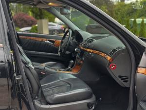 Black Mercedes-Benz E 320 2004 in Kaunas, with an engine capacity of 3.20 L and mileage of 368 thousand km for 4550 €, photo 25 on AUTOMOTO.COM.LV