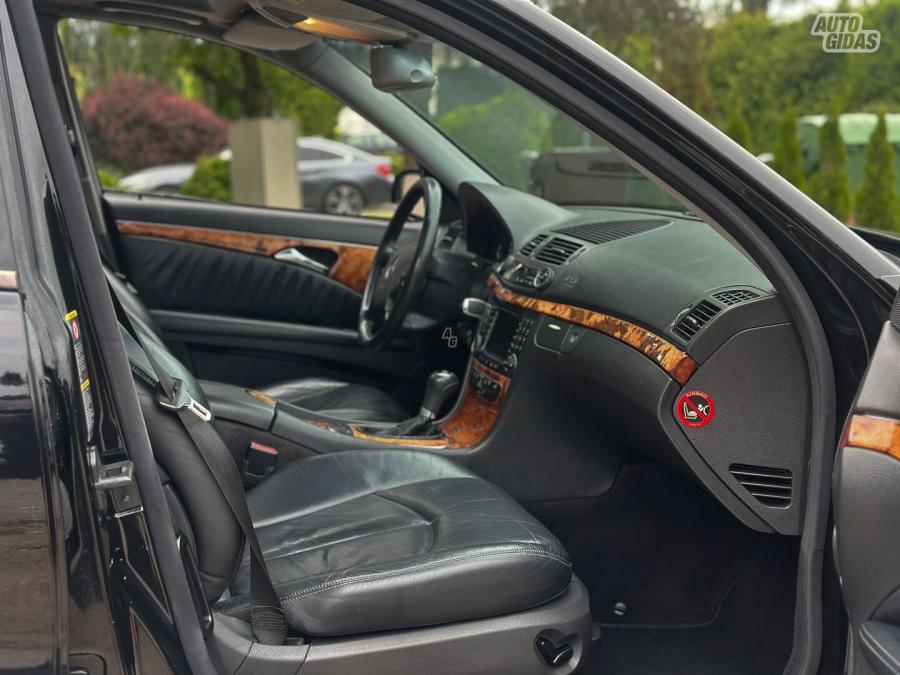 Black Mercedes-Benz E 320 2004 in Kaunas, with an engine capacity of 3.20 L and mileage of 368 thousand km for 4550 €, photo 25 on AUTOMOTO.COM.LV