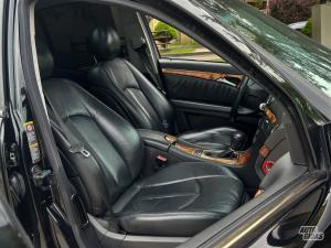 Black Mercedes-Benz E 320 2004 in Kaunas, with an engine capacity of 3.20 L and mileage of 368 thousand km for 4550 €, photo 26 on AUTOMOTO.COM.LV
