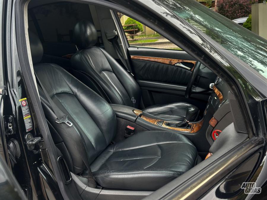 Black Mercedes-Benz E 320 2004 in Kaunas, with an engine capacity of 3.20 L and mileage of 368 thousand km for 4550 €, photo 26 on AUTOMOTO.COM.LV