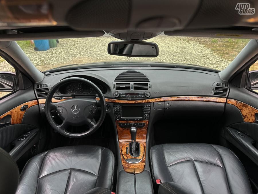 Black Mercedes-Benz E 320 2004 in Kaunas, with an engine capacity of 3.20 L and mileage of 368 thousand km for 4550 €, photo 27 on AUTOMOTO.COM.LV