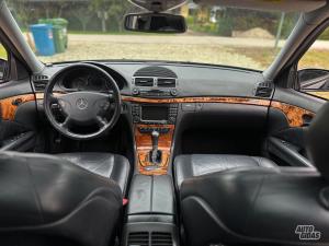 Black Mercedes-Benz E 320 2004 in Kaunas, with an engine capacity of 3.20 L and mileage of 368 thousand km for 4550 €, photo 28 on AUTOMOTO.COM.LV