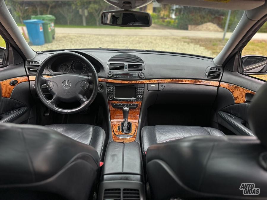 Black Mercedes-Benz E 320 2004 in Kaunas, with an engine capacity of 3.20 L and mileage of 368 thousand km for 4550 €, photo 28 on AUTOMOTO.COM.LV