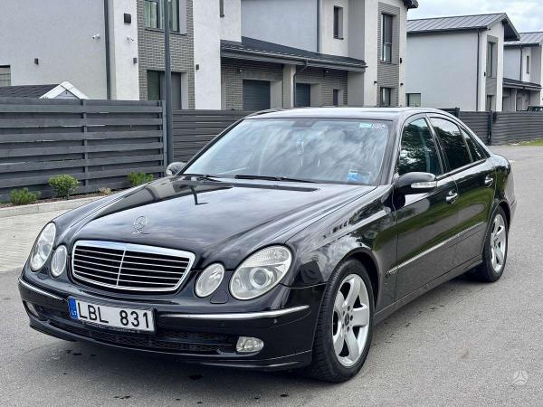 Black Mercedes-Benz E 320 2004 in Vilnius, with an engine capacity of 3.22 L and mileage of 304 thousand km for 3500 €, photo 10 on AUTOMOTO.COM.LV