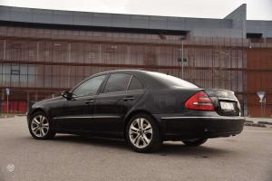 Melns Mercedes-Benz E 320 2004 Klaipėda, ar dzinēja tilpumu 3.20 L un nobraukumu 43 tūkst. km par 2000 €, foto  vietnē AUTOMOTO.COM.LV