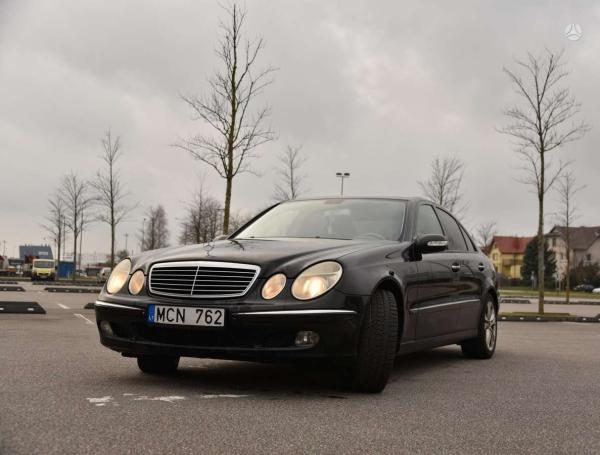 Black Mercedes-Benz E 320 2004 in Klaipeda, with an engine capacity of 3.20 L and mileage of 43 thousand km for 2000 €, photo 3 on AUTOMOTO.COM.LV