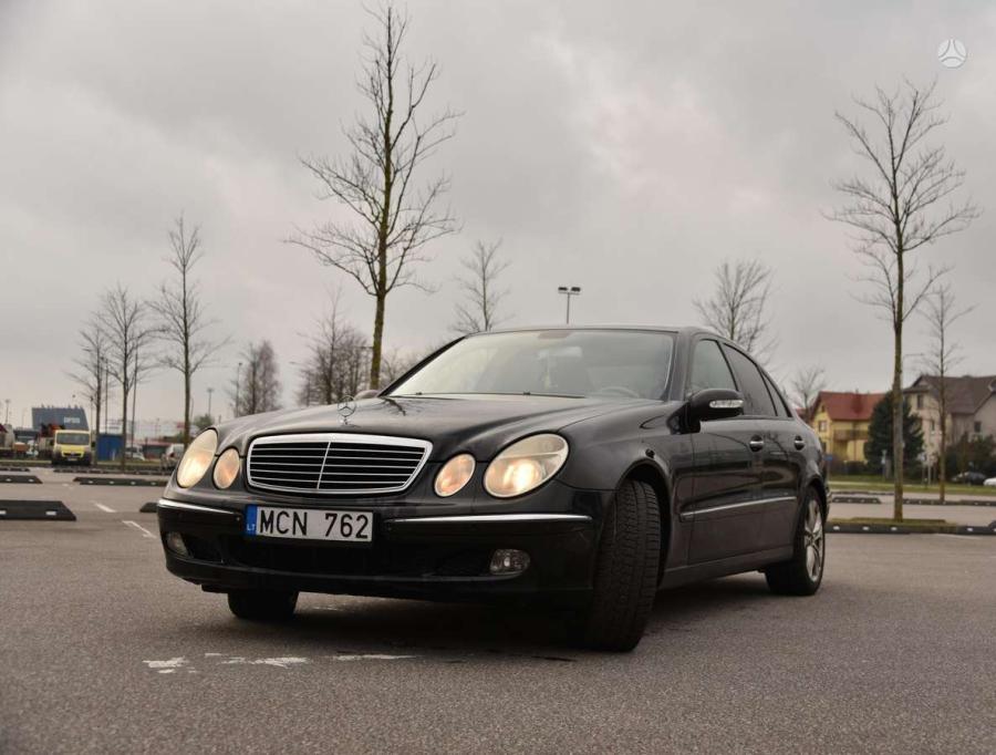 Melns Mercedes-Benz E 320 2004 Klaipėda, ar dzinēja tilpumu 3.20 L un nobraukumu 43 tūkst. km par 2000 €, foto 4 vietnē AUTOMOTO.COM.LV